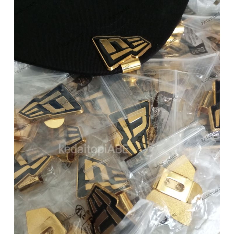 Ready Stock Pin klip topi new Era / Clothes pin cap clips pin new era ...