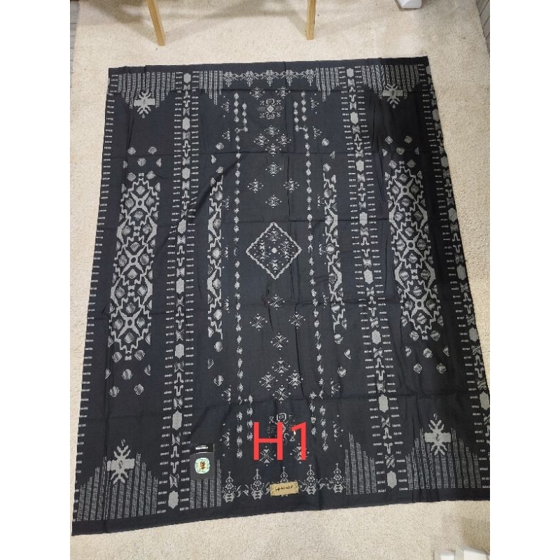 Kain pelikat Hitam bercorak/ Gajah duduk kembang/ Siap jahit | Shopee ...