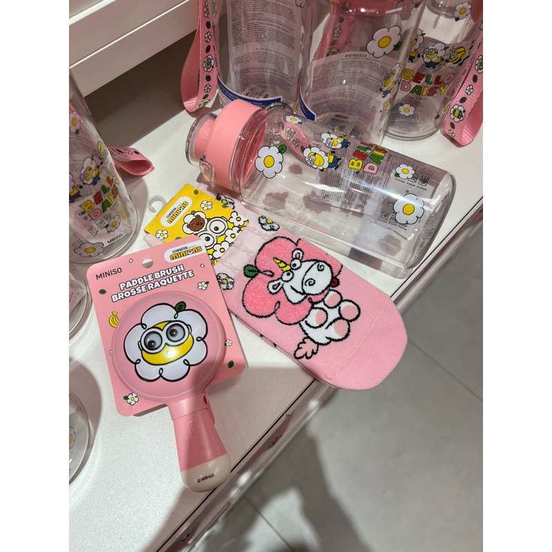 Miniso set x Miniso 3 item ( Water Bottle, Comb, Socks ) ( FREE minion ...