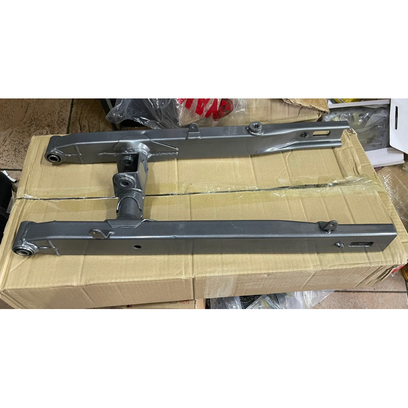BLACK COLOUR LC135 v1 v2 v4 4s 5s SWING ARM BELAKANG Standard REAR FORK ...