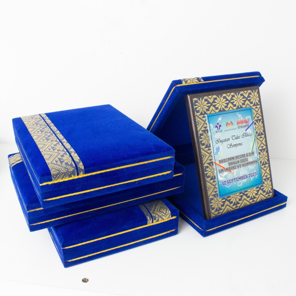 PLAQUE/ PLAK ATAU GIFT BOX/ KOTAK HADIAH BERTEMAKAN SONGKET 7 X 9 INCI ...