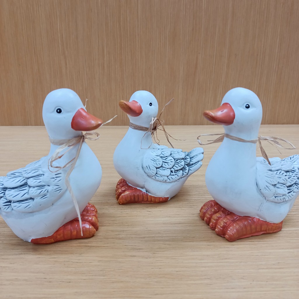 QKD 🎁READY STOCK 🎁 Small Cute Polyresin White Duck Statue Home & Garden ...