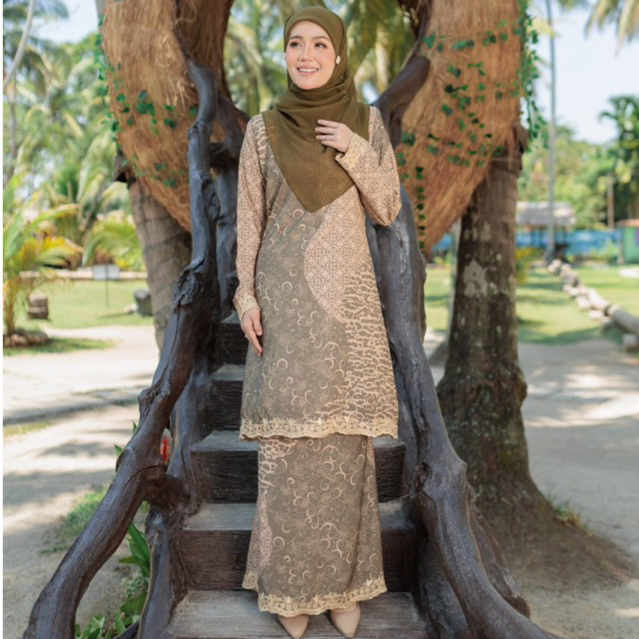 KURUNG BATIK SULAM CENGKIH MODEN by Theaza | Shopee Malaysia