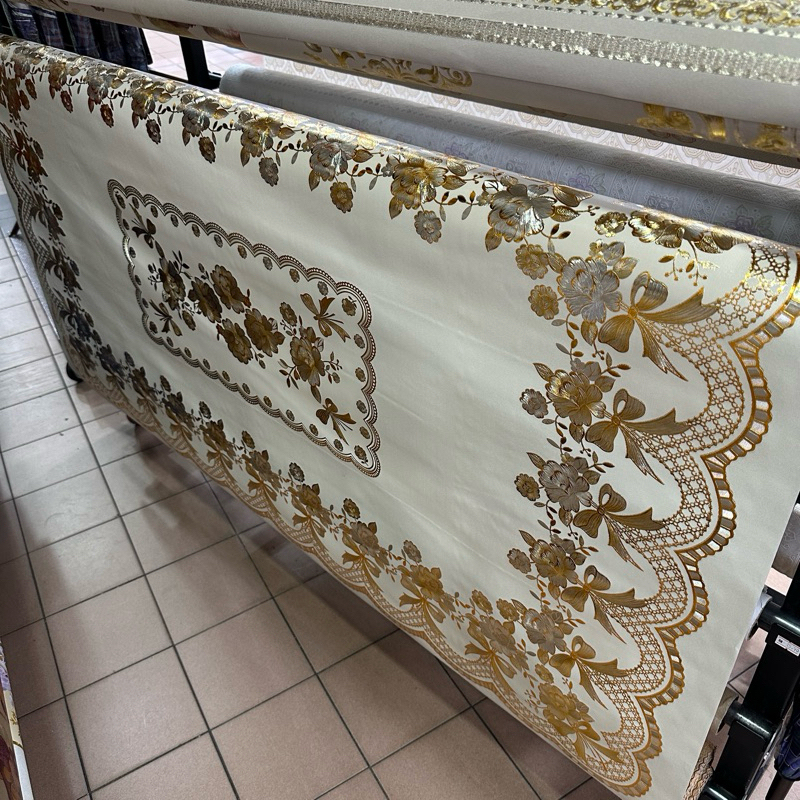 Raya Alas Meja Makan / Royal Metallic Gold Waterproof Tablecloth Lapik ...