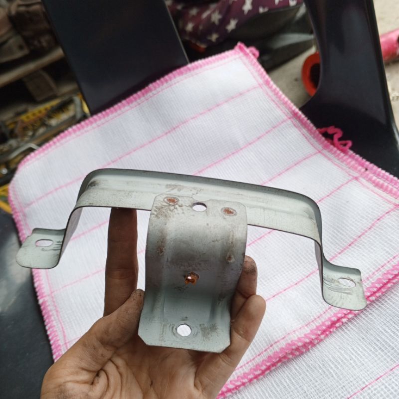 Bracket doortrim proton wira secondhand bracket pintu kereta wira ...