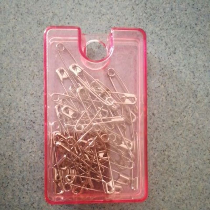 DAISO Safety Pin 28mm (42pcs/pack) | Shopee Malaysia