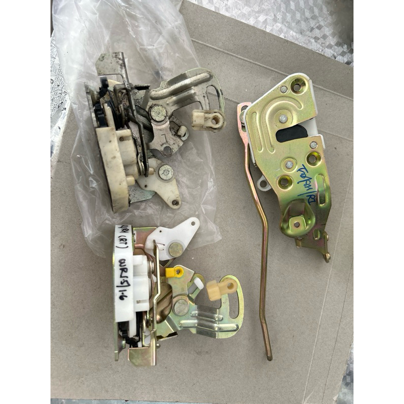 PROTON WIRA DOOR INNER LOCK FRONT REAR | Shopee Malaysia