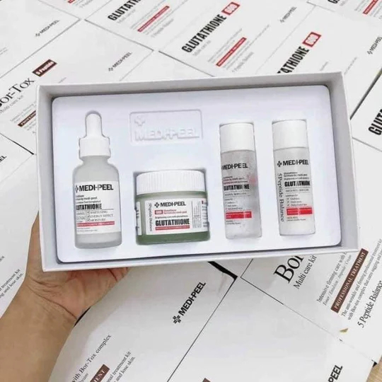 现货！Medipeel Glutathione 600 Multi Care Kit Set (4 Items) 美白淡斑谷胱甘肽多效护理套盒 ...