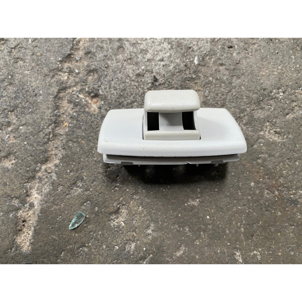 MERCEDES BENZ SUNVISOR HANDLE CLIP ORIGINAL HALFCUT JAPAN | Shopee Malaysia
