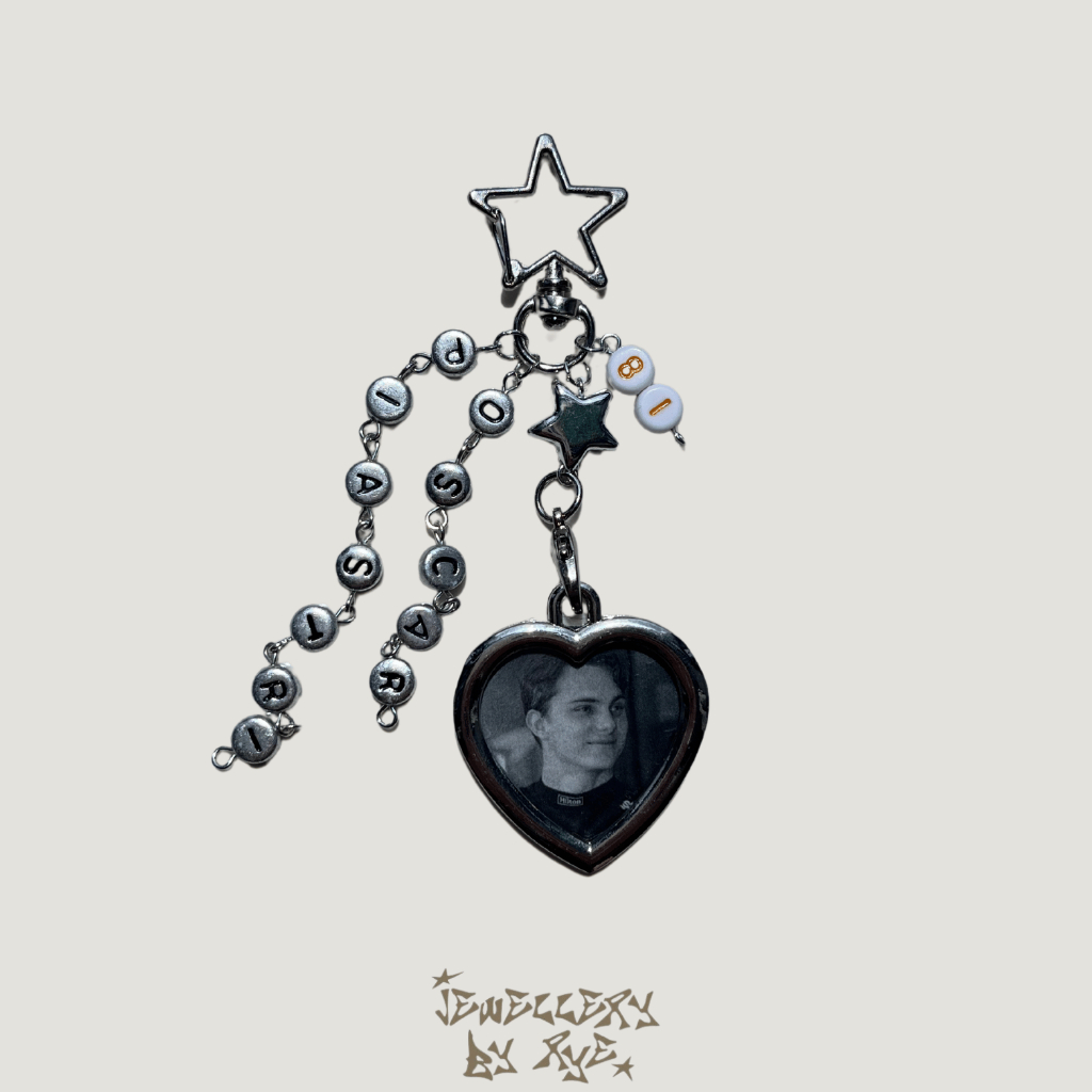 F1 drivers heart keychain | Carlos Sainz, Charles Leclerc, Lewis ...