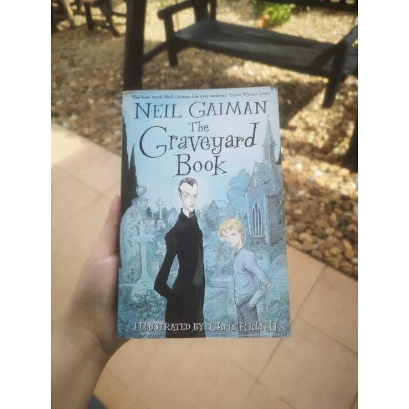 The Graveyard Book by Neil Gaiman | Shopee Malaysia