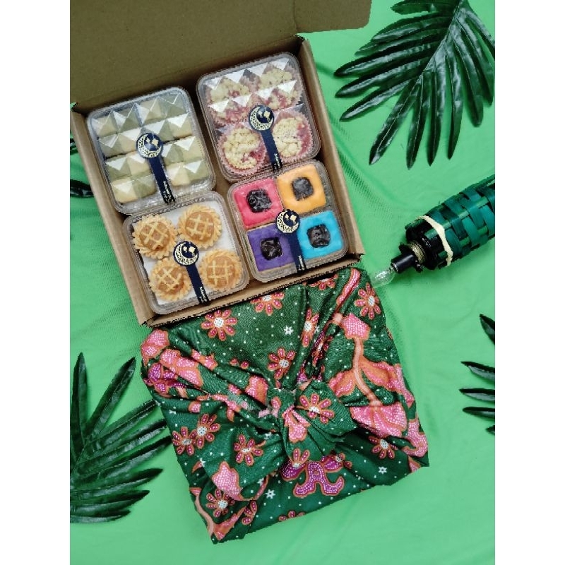 Hari raya gift hamper box batik theme | Shopee Malaysia