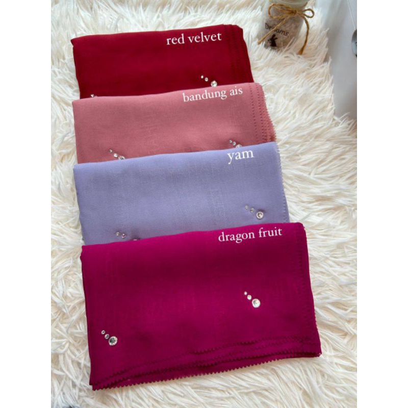Leeyanarahman Craving Monogram Series Tudung Bawal Plain Tudung Bawal ...