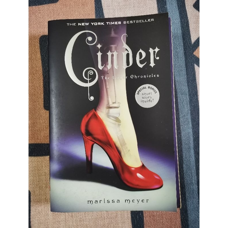 (Original) Second-hand Book/Preloved Book/Used Book: Cinder (The Lunar ...