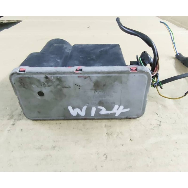 Mercedes w124 central door locking vacuum pump Mercedes w124 central ...