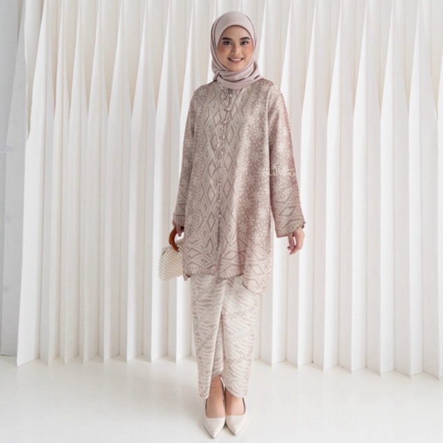 Adiva - Kira kebarung moden Baju Kurung kebaya Kain Pario Batik Loose ...