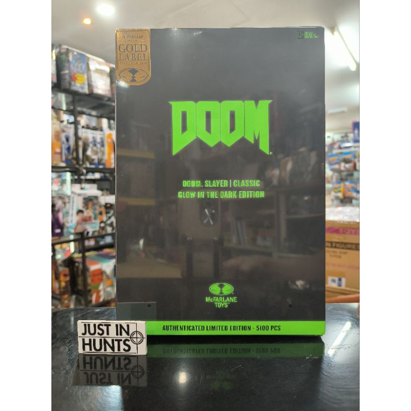McFarlane Toys DC Multiverse 7"Inch Gold Label Doom Slayer Classic Glow ...