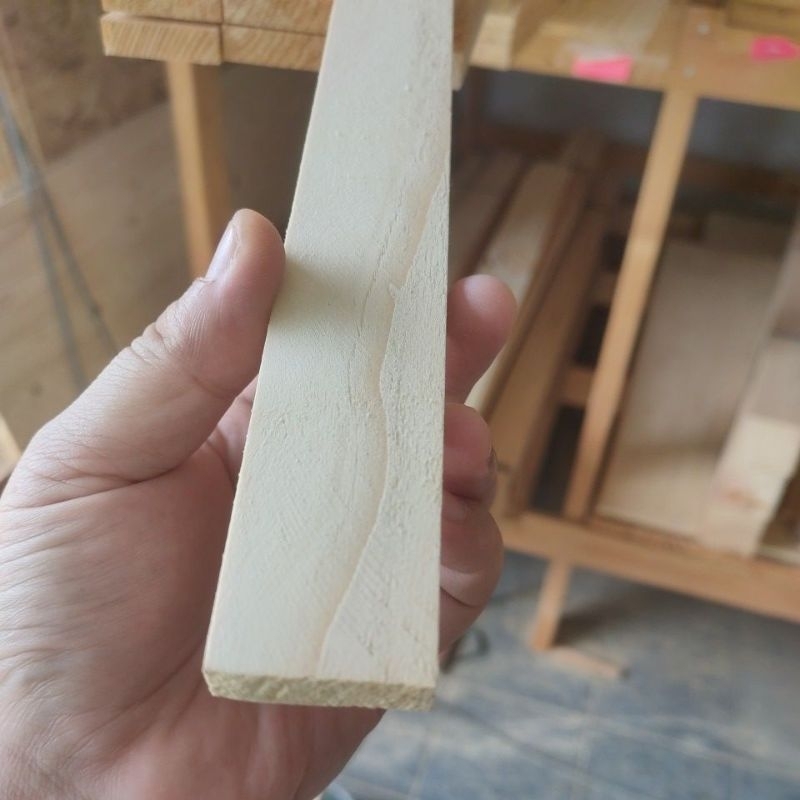 Kayu pallet pine siap diketam 🔥🔥🔥 saiz nominal 10mm x 40mm panjang 1 ...