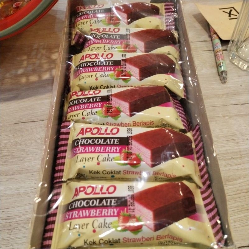 Apollo Layer Cake Pandan Flavor Chocolate Flavor Biskut Coklat Berkerim ...