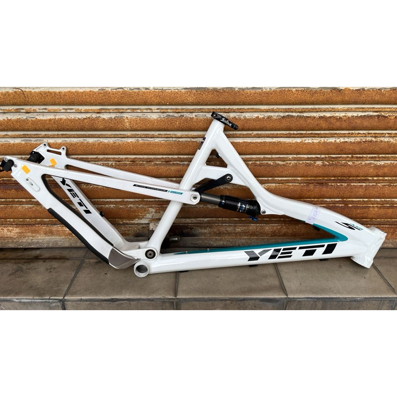 Yeti ASR -5 alloy full suspension 26in wheel. Rear Shox is Fox Float ...