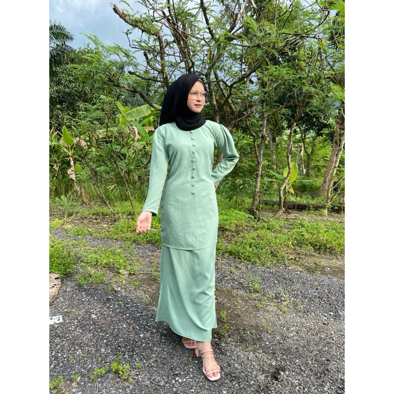 Baju Kurung Moden Baju Raya Brick Oren Baju Kurung Oren bata Perempuan ...