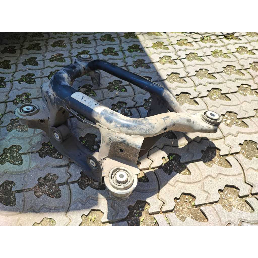 BMW E46 Rear Axle Support Frame Cross Member Cradle Subframe | Shopee ...