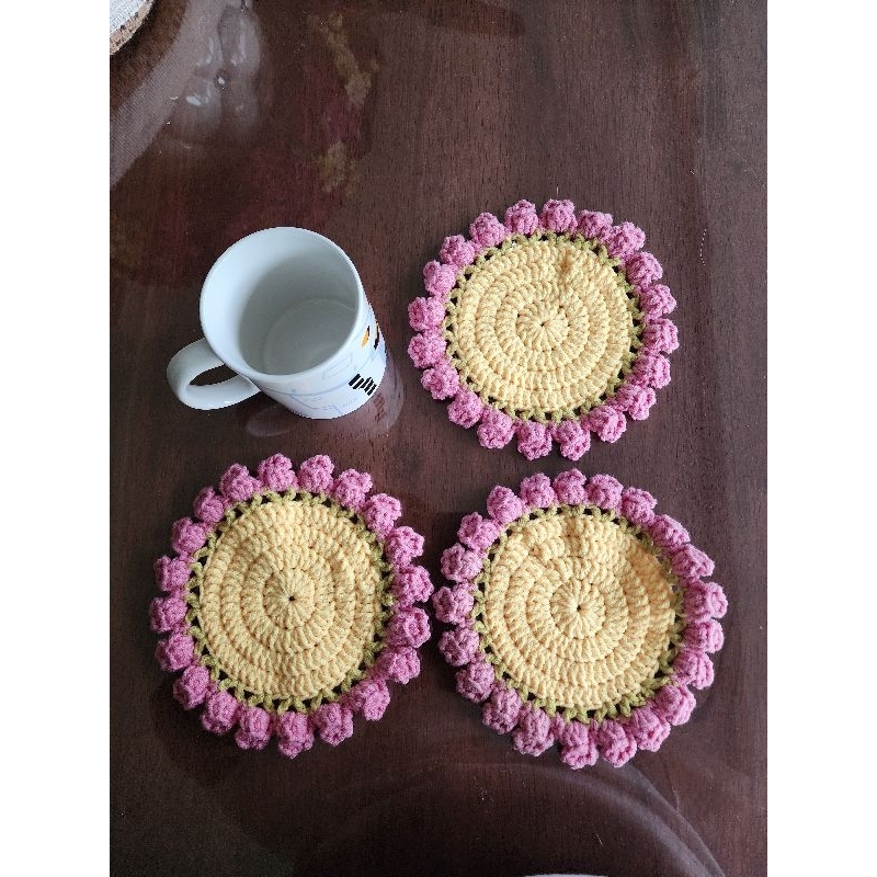 Handmade crochet coaster with rose design / Alas cawan berkait design ...