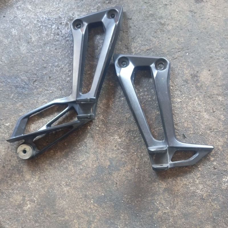 (Last Stok)Footrest Bracket Y15-100%Original Motor Baru Yamaha Y15(Used ...