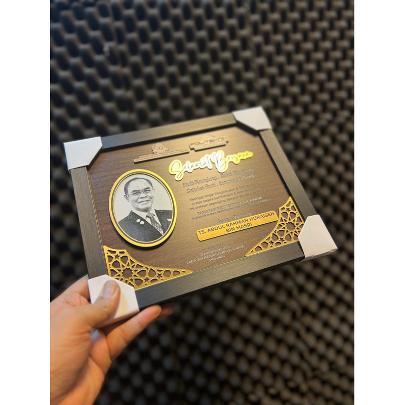 Frame Ukiran Kayu + Gold Plate Name / Hadiah Persaraan / Hari Jadi ...