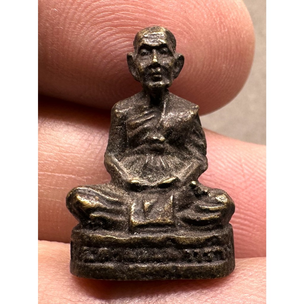 Rooblor Luang Phor Thong - Luang Phor Thong Asoko (Phra Khru Phanom ...