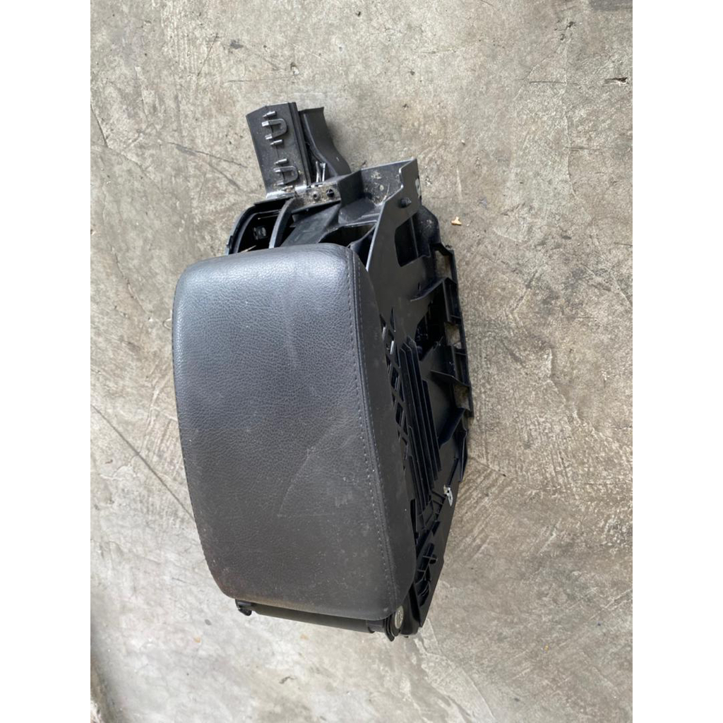 VOLKSWAGEN GOLF GTI MK6 ARMREST CENTER BOX ORIGINAL HALFCUT JAPAN ARM ...