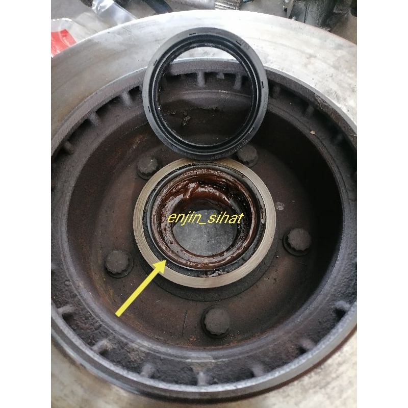 Land Rover Defender Front And Rear Hub Seal | Shopee Malaysia