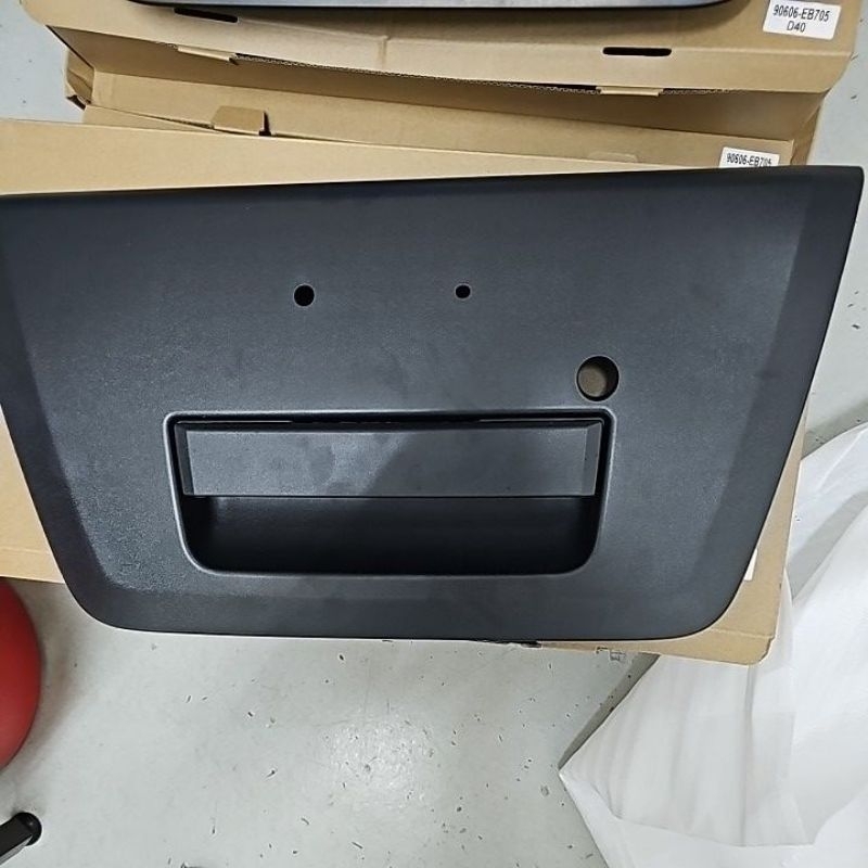 NISSAN NAVARA D40 REAR BONNET HANDLE TAILGATE HANDLE WITH KEY HOLE ...