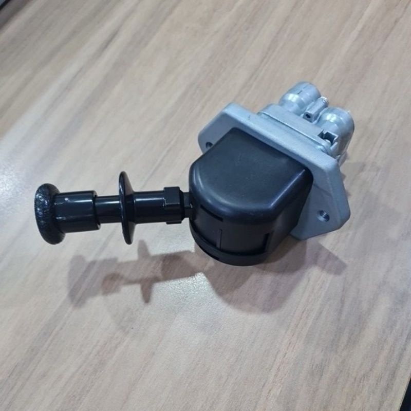 Nissan UD Volvo Scania hand brake valve 9617230400 | Shopee Malaysia