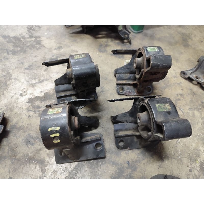 TOYOTA COROLLA SEG AE111 AE101 ENGINE MOUNTING GEARBOX | Shopee Malaysia