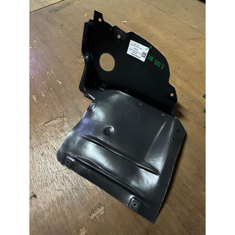 Mercedes Benz W203 C320 2002-2007 Front Lower Splash Shield Fender ...