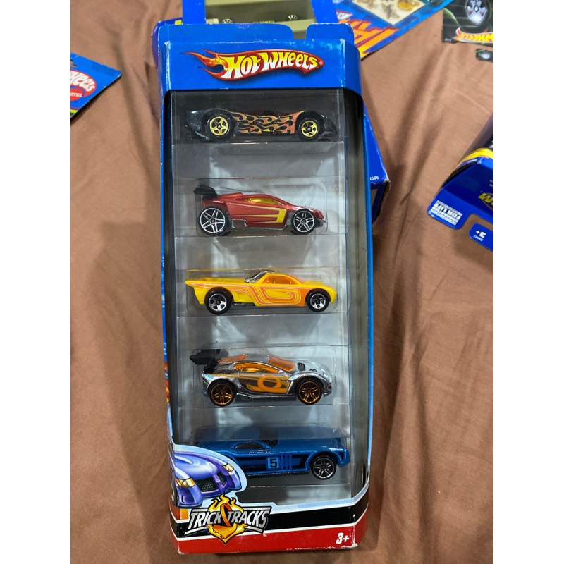 Hot Wheels Trick Tracks 5 Gift Pack Power Piston, Spectyte, Bedlam ...