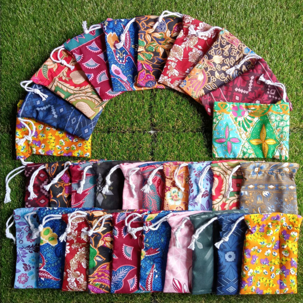 Bundle of 100PCS Uncang Batik (saiz 10cmX13cm) | Shopee Malaysia