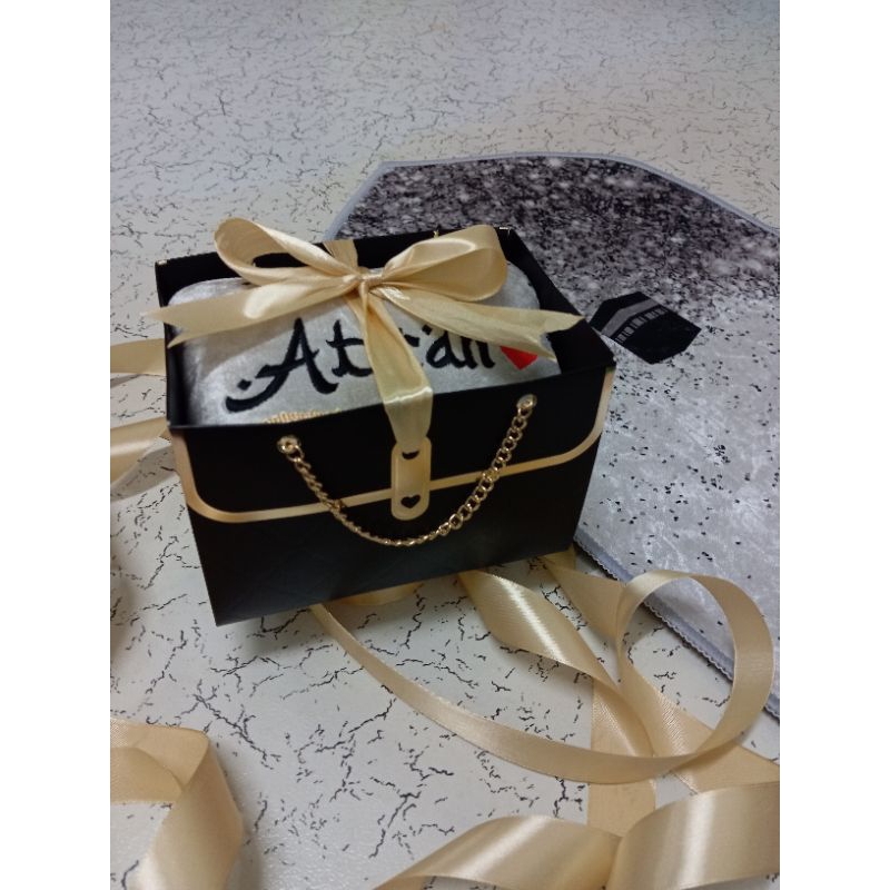 Sejadah Kubah Gebu Viral Sulam Nama Rumi Jawi Hadiah Hantaran Tunang ...