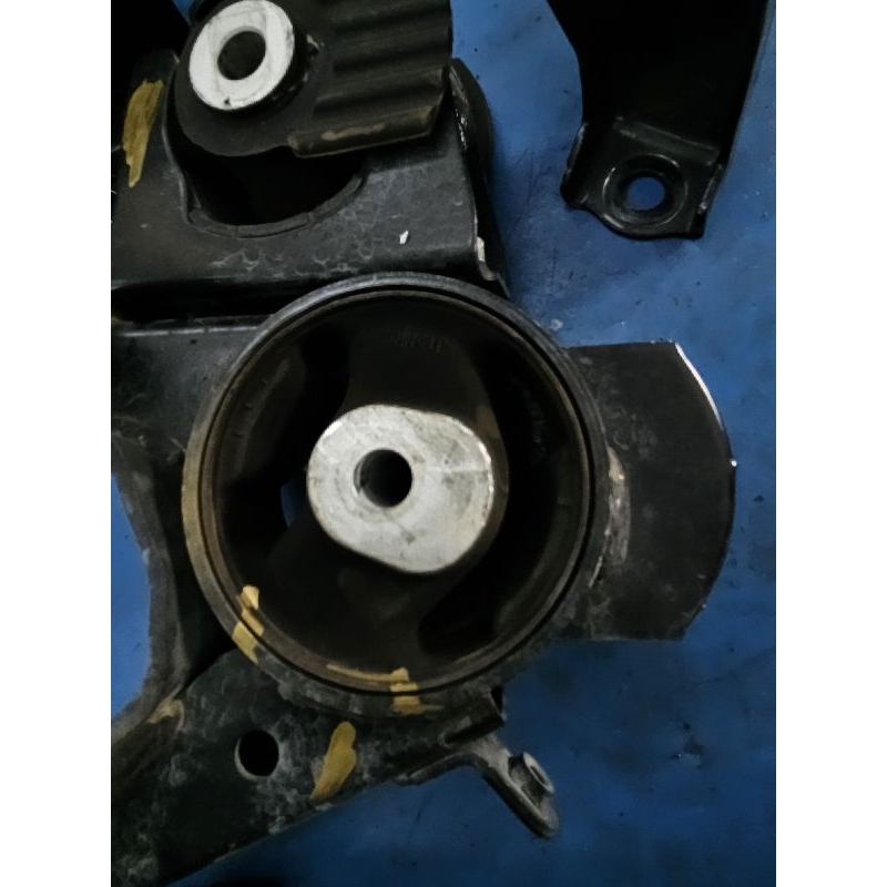 Toyota Harrier Zsu60 ENGINE MOUNTING ORIGINAL Used parts | Shopee Malaysia