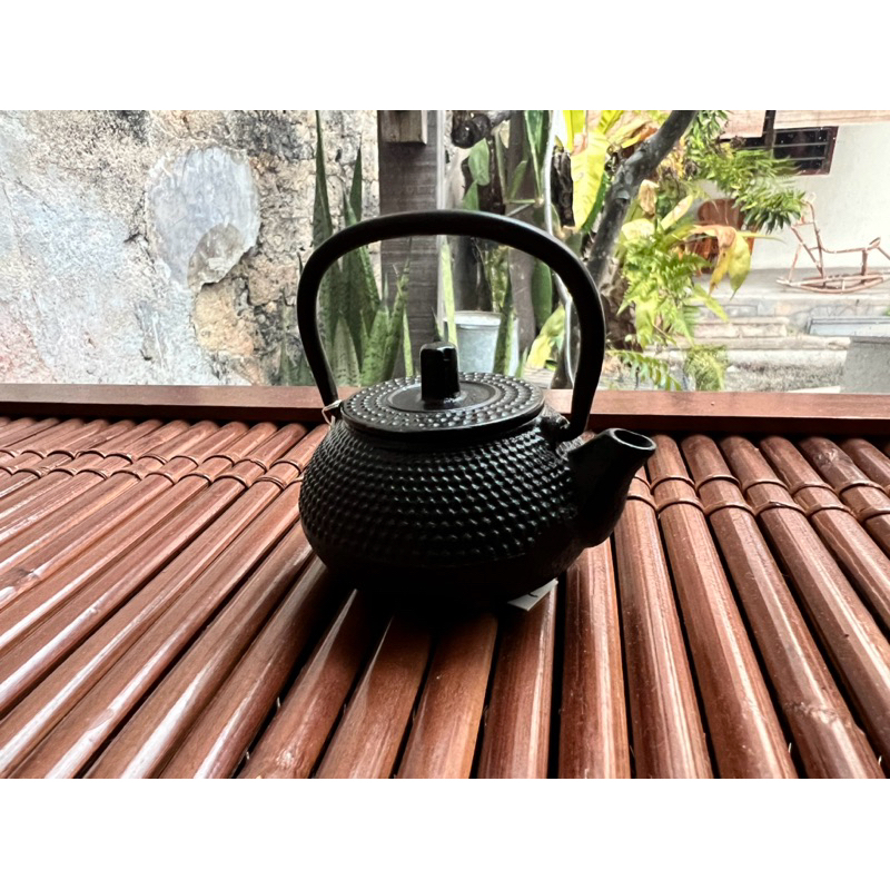 cast iron boiling tea pot mini small teapot Japan Tetsubin iron bottle ...
