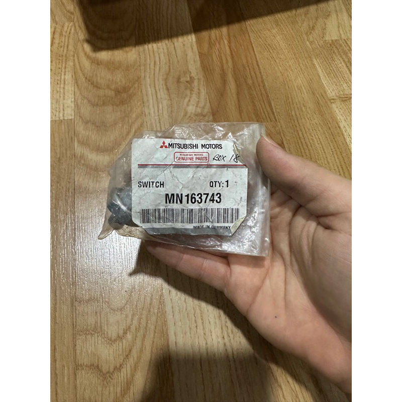 GENUINE MITSUBISHI ENGINE OIL PRESSURE SWITCH (MN163743) | Shopee Malaysia