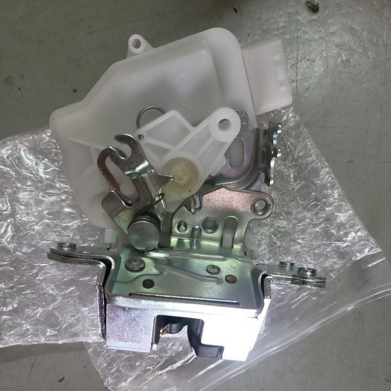 TOYOTA AVANZA F650 F652 2012-2019 REAR BONNET LOCK WITH ACTUATOR ASSY ...