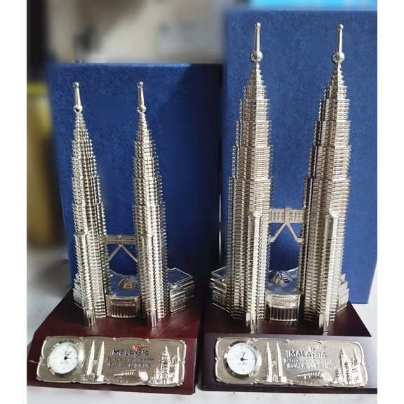 Malaysia Klcc twin tower with mini clock souvenir gift 8" / 9" | Shopee ...