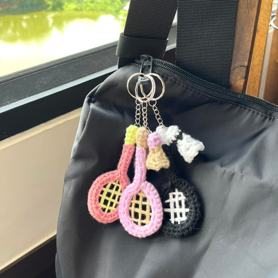 Fiona's Crochet Badminton and Racket Keychain Pendant 羽毛球与球拍挂件钥匙圈钥匙扣 ...