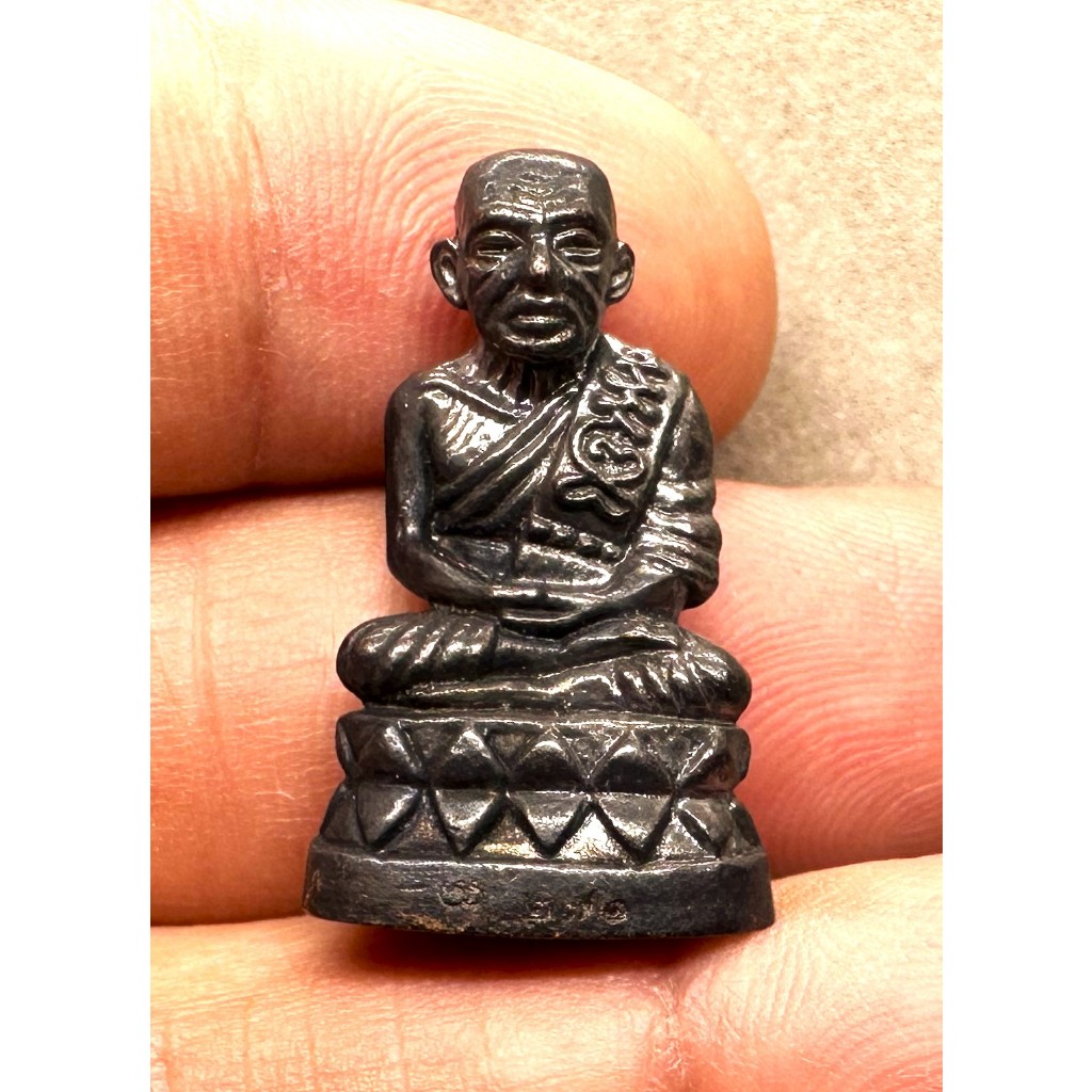 Phra Kring Luang Phu Thuad Phim Yon Yukh Roon Caosua Maha Setthi - LP ...