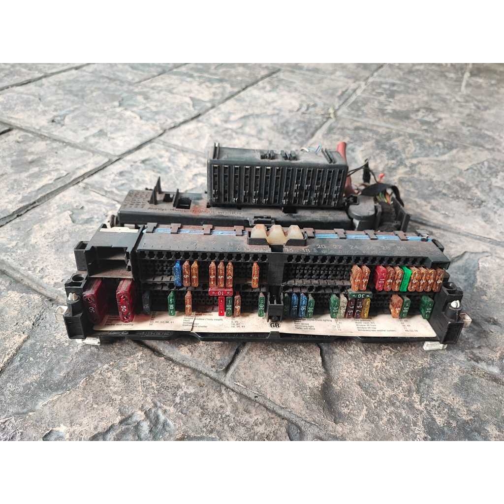BMW E46 E39 E36 X3 E83 M54 Fusebox Power Distribution Fuse Box SAM Unit ...