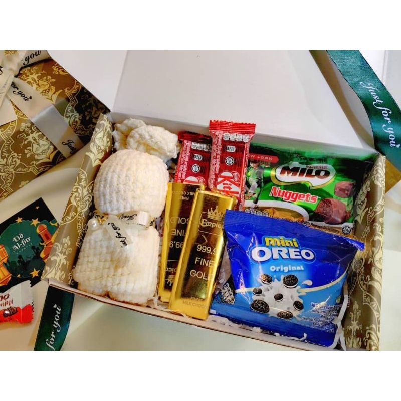 Rabbit Towel gift box / kotak hadiah coklat with Kinder Bueno, Ferrero ...