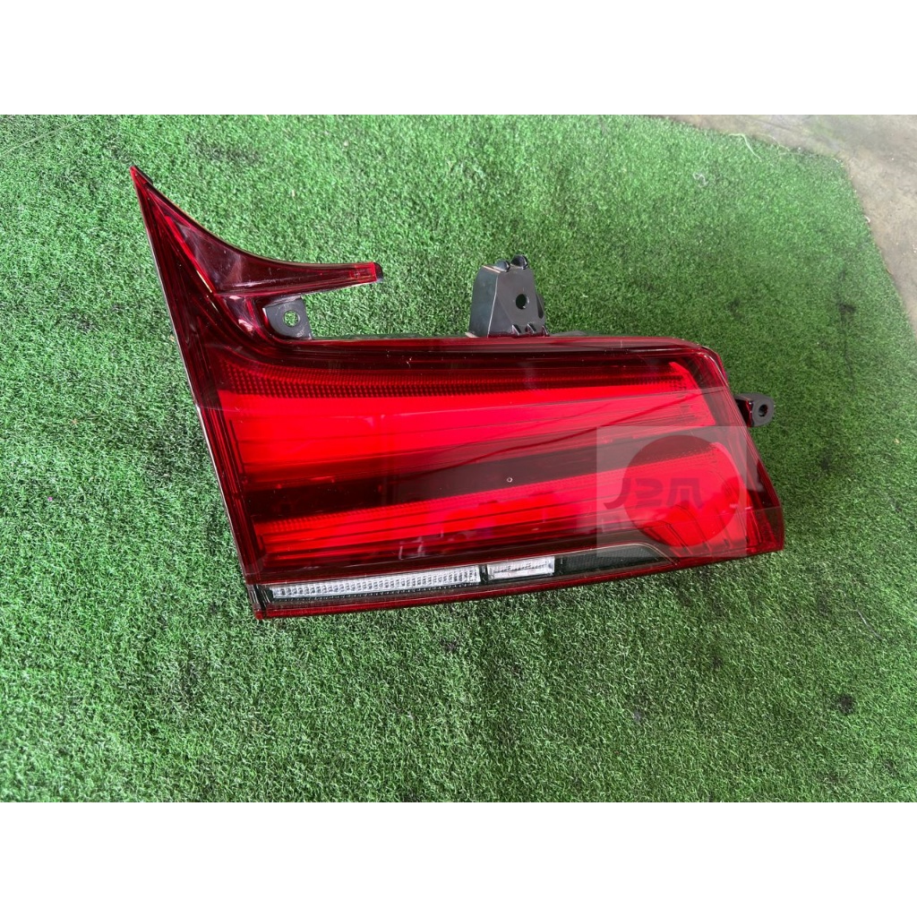 Toyota Alphard AGH30/GGH30W Model 2018-2021 Rear Bonnet Reflector/Tail ...