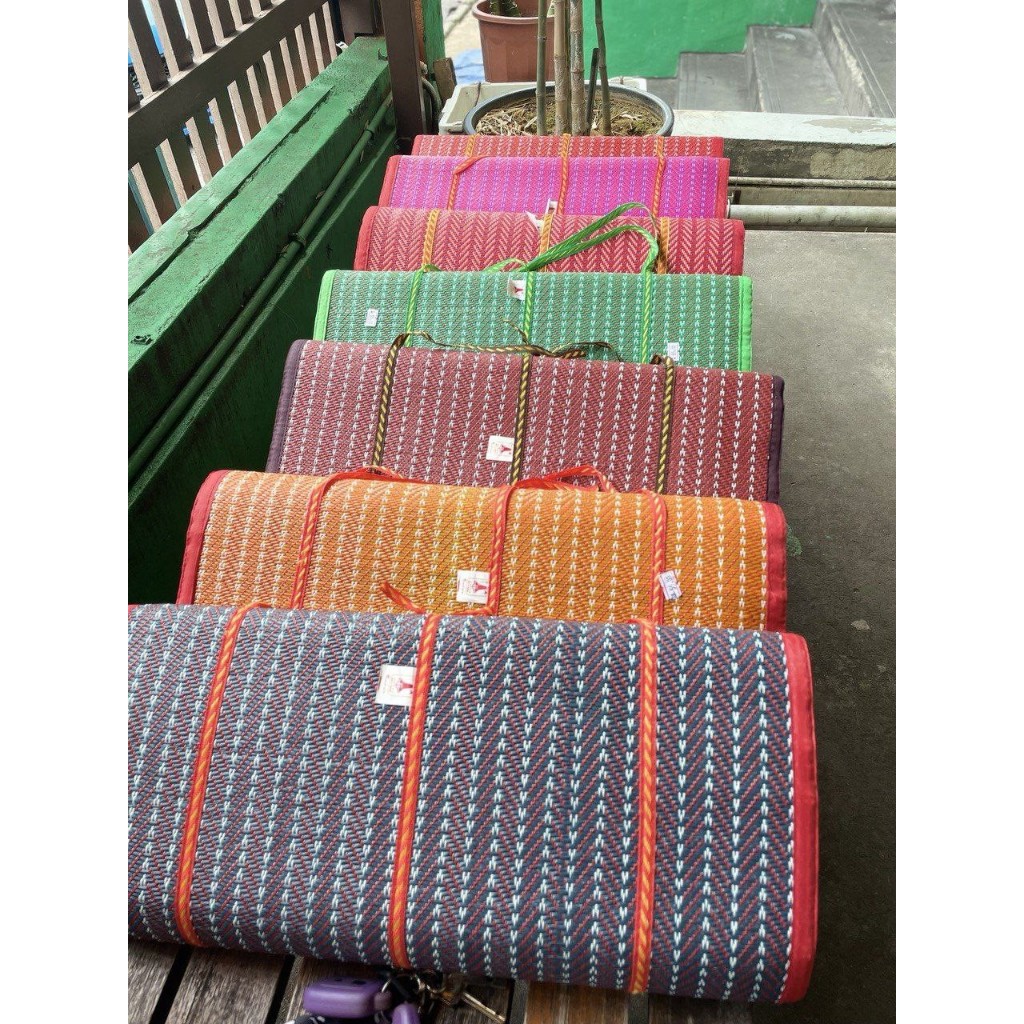 Tikar Picnic Plastik Lipat 4( Camping Berkelah Ready Stock) | Shopee ...